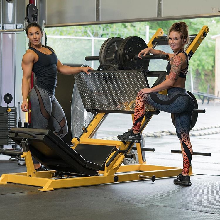 Brigitte Goudz, Tiffany Smith