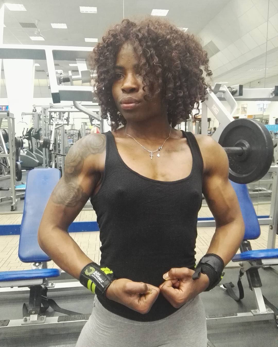 Rosa Cassanga (rosa_nsimba_ifbbpro/rosahfit)