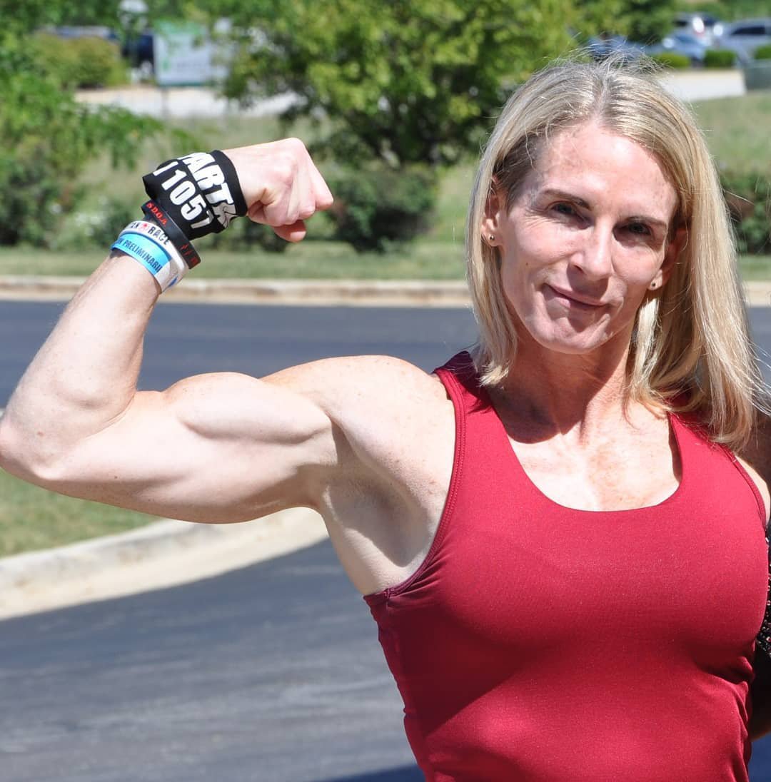 Mary (physiquemom3)